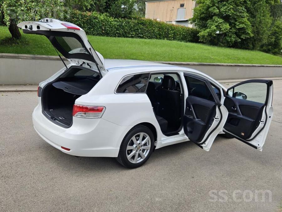 Balts Toyota Avensis 2010 Jēkabpils, ar dzinēja tilpumu 2.20 L un nobraukumu 268 tūkst. km par 5190 €, foto 17 vietnē AUTOMOTO.COM.LV