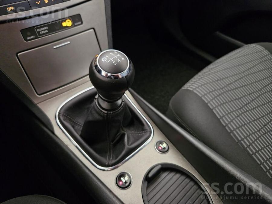 Balts Toyota Avensis 2010 Jēkabpils, ar dzinēja tilpumu 2.20 L un nobraukumu 268 tūkst. km par 5190 €, foto 32 vietnē AUTOMOTO.COM.LV