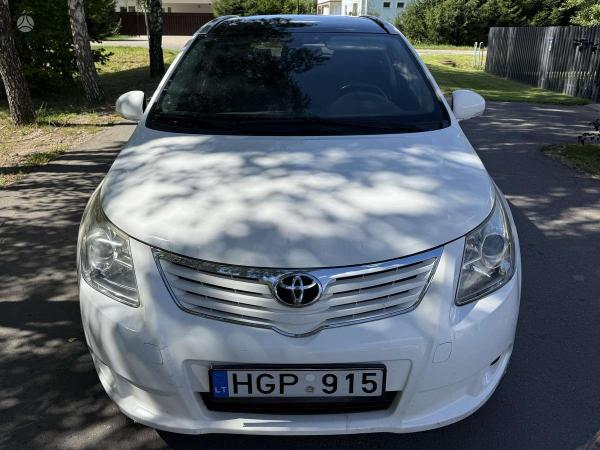 Balts Toyota Avensis 2010 Viļņa, ar dzinēja tilpumu 2.00 L un nobraukumu 331 tūkst. km par 2000 €, foto 2 vietnē AUTOMOTO.COM.LV