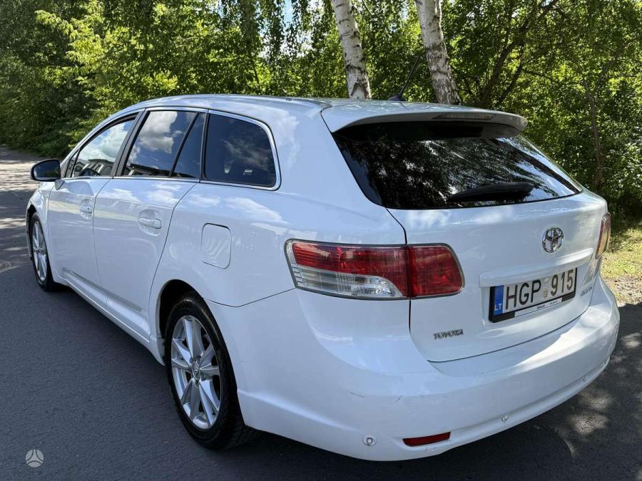 Белый Тойота Авенсис 2010 в Вильнюс, объемом двигателя 2.00 л и пробегом 331 тыс. км за 2000 €, фото 5 на AUTOMOTO.COM.LV
