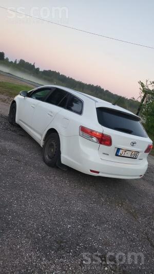 White Toyota Avensis 2010 in Riga, with an engine capacity of 1.80 L and mileage of 500 thousand km for 2300 €, photo  on AUTOMOTO.COM.LV