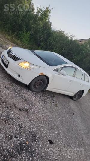 White Toyota Avensis 2010 in Riga, with an engine capacity of 1.80 L and mileage of 500 thousand km for 2300 €, photo 3 on AUTOMOTO.COM.LV