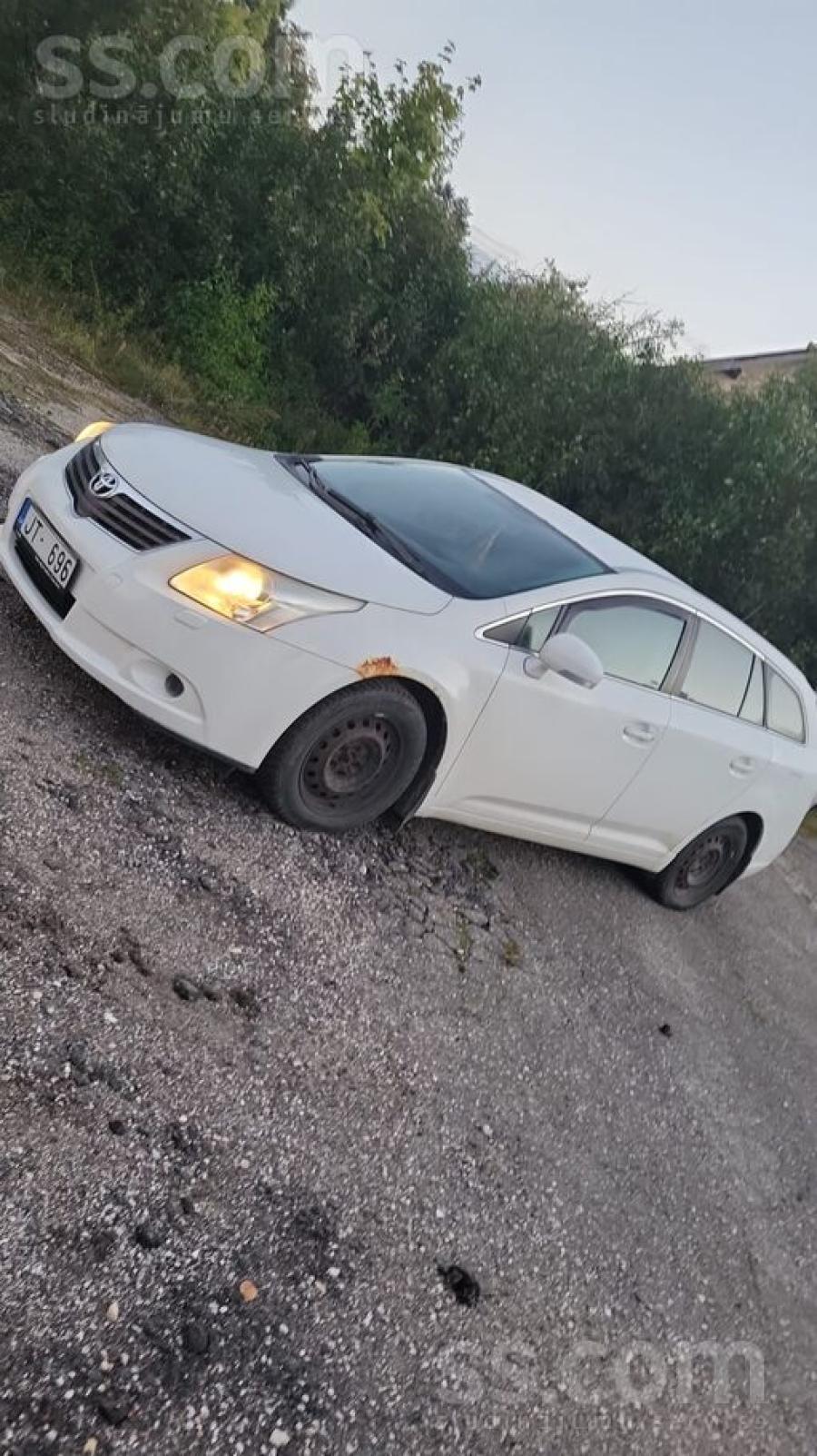 White Toyota Avensis 2010 in Riga, with an engine capacity of 1.80 L and mileage of 500 thousand km for 2300 €, photo 3 on AUTOMOTO.COM.LV