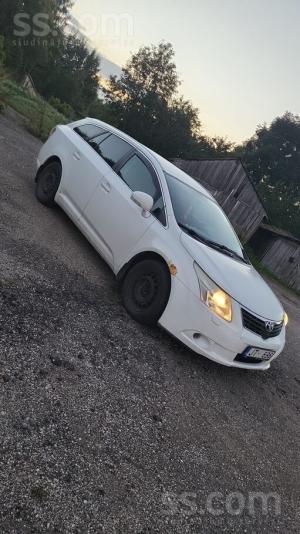 White Toyota Avensis 2010 in Riga, with an engine capacity of 1.80 L and mileage of 500 thousand km for 2300 €, photo 4 on AUTOMOTO.COM.LV