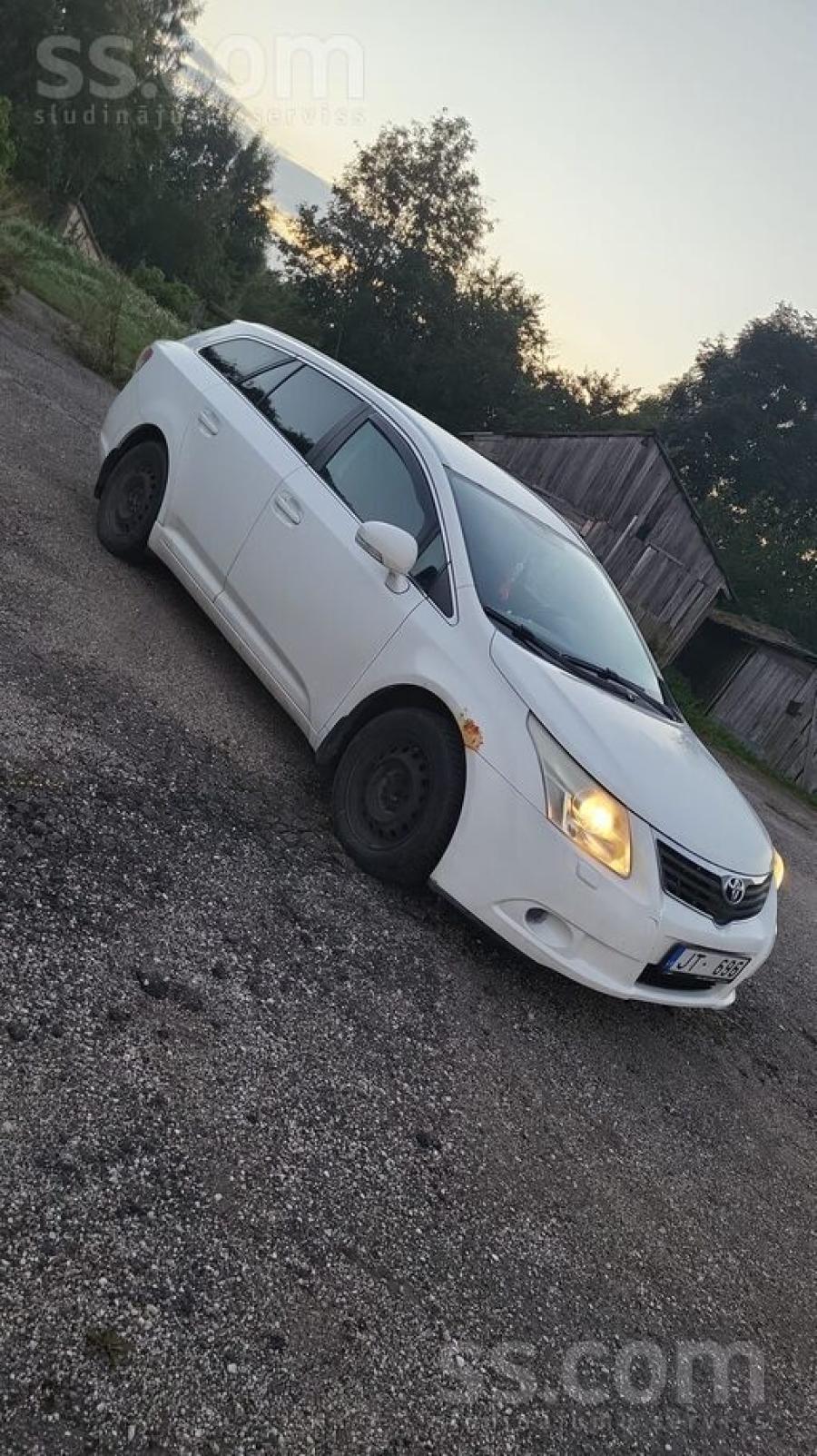 White Toyota Avensis 2010 in Riga, with an engine capacity of 1.80 L and mileage of 500 thousand km for 2300 €, photo 4 on AUTOMOTO.COM.LV