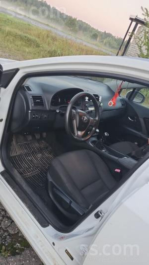 White Toyota Avensis 2010 in Riga, with an engine capacity of 1.80 L and mileage of 500 thousand km for 2300 €, photo 6 on AUTOMOTO.COM.LV