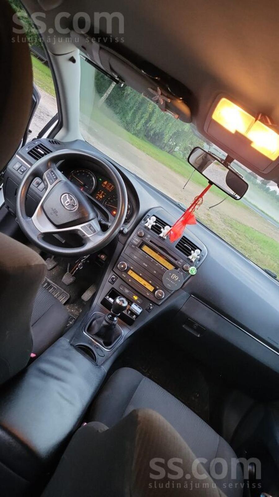 White Toyota Avensis 2010 in Riga, with an engine capacity of 1.80 L and mileage of 500 thousand km for 2300 €, photo 7 on AUTOMOTO.COM.LV