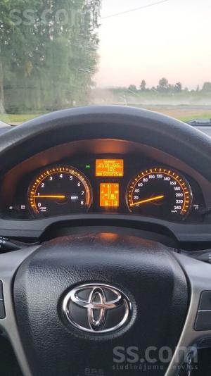 White Toyota Avensis 2010 in Riga, with an engine capacity of 1.80 L and mileage of 500 thousand km for 2300 €, photo 8 on AUTOMOTO.COM.LV