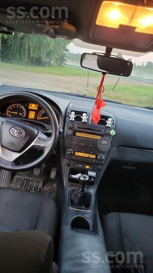 White Toyota Avensis 2010 in Riga, with an engine capacity of 1.80 L and mileage of 500 thousand km for 2300 €, photo 9 on AUTOMOTO.COM.LV