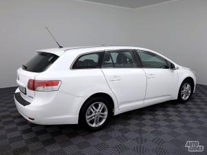 White Toyota Avensis 2011 in Tallinn, with an engine capacity of 2.00 L and mileage of 357 thousand km for 1799 €, photo 3 on AUTOMOTO.COM.LV