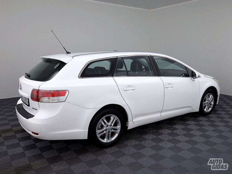 White Toyota Avensis 2011 in Tallinn, with an engine capacity of 2.00 L and mileage of 357 thousand km for 1799 €, photo 3 on AUTOMOTO.COM.LV