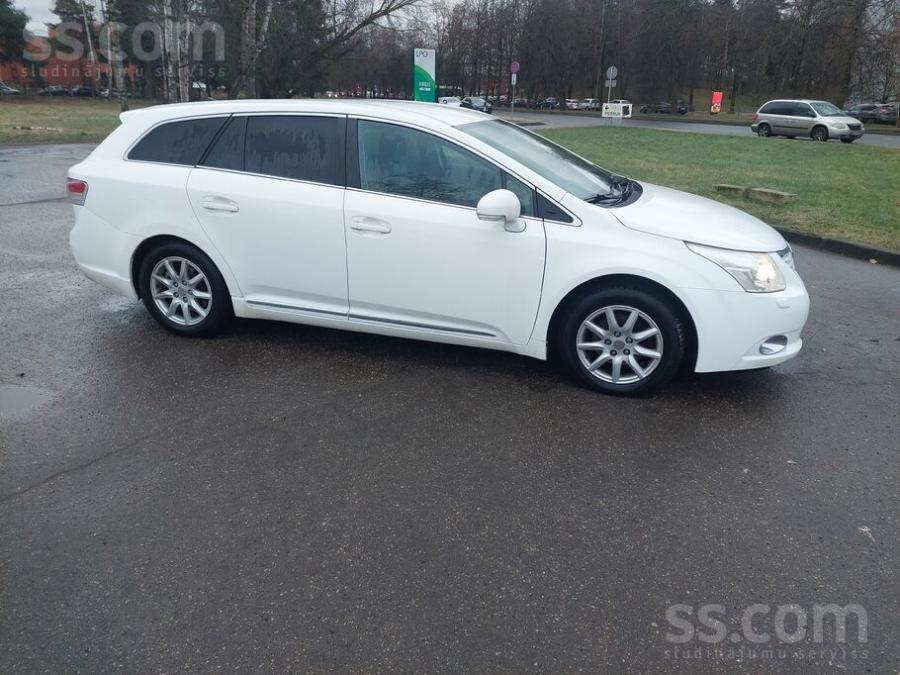 Balts Toyota Avensis 2011 Rīga, ar dzinēja tilpumu 2.00 L un nobraukumu 261 tūkst. km par 4200 €, foto 2 vietnē AUTOMOTO.COM.LV