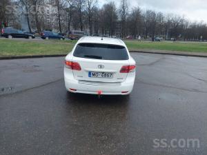 Balts Toyota Avensis 2011 Rīga, ar dzinēja tilpumu 2.00 L un nobraukumu 261 tūkst. km par 4200 €, foto 4 vietnē AUTOMOTO.COM.LV