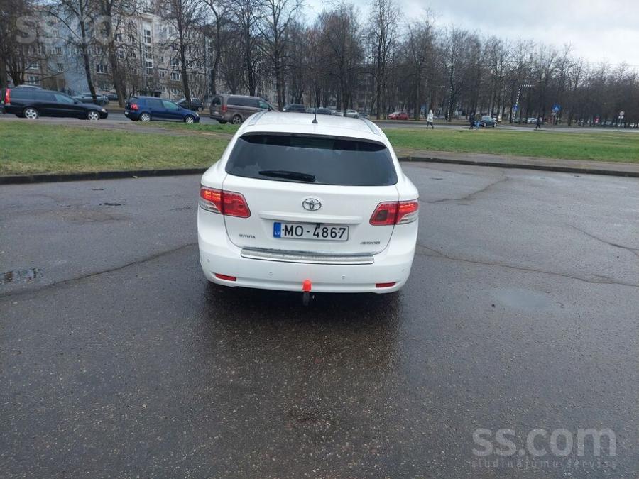Balts Toyota Avensis 2011 Rīga, ar dzinēja tilpumu 2.00 L un nobraukumu 261 tūkst. km par 4200 €, foto 4 vietnē AUTOMOTO.COM.LV