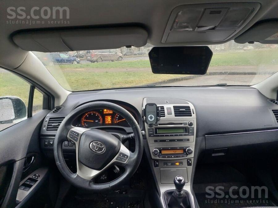 Balts Toyota Avensis 2011 Rīga, ar dzinēja tilpumu 2.00 L un nobraukumu 261 tūkst. km par 4200 €, foto 7 vietnē AUTOMOTO.COM.LV