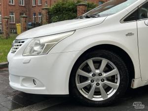 White Toyota Avensis 2011 in Marijampole, with an engine capacity of 2.20 L and mileage of 253 thousand km for 4050 €, photo 6 on AUTOMOTO.COM.LV