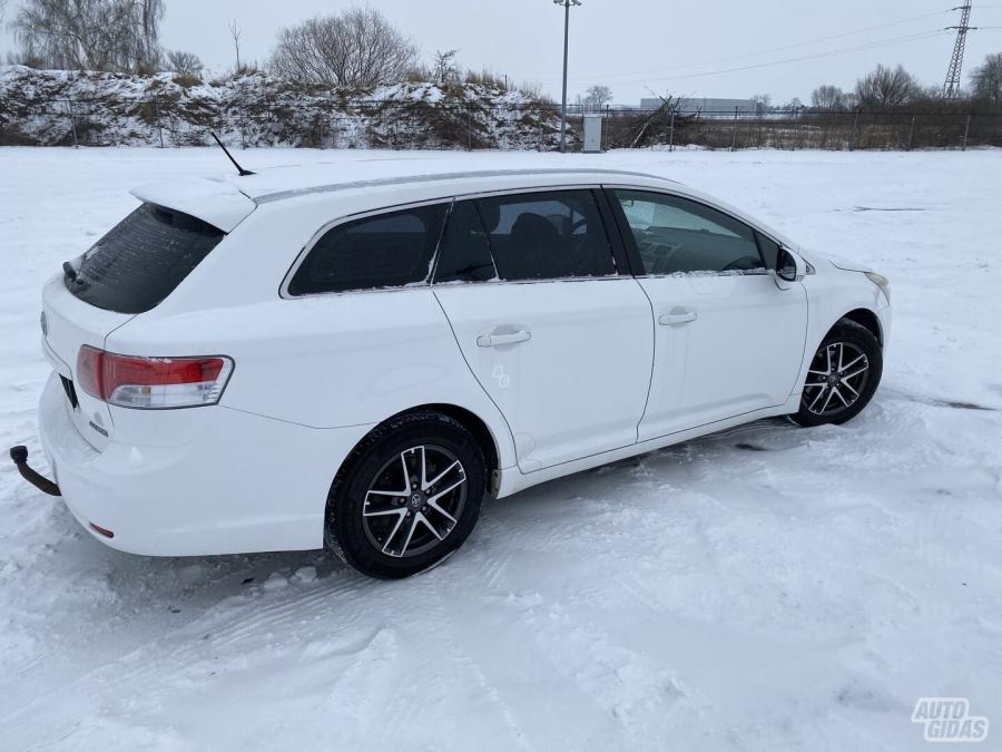 White Toyota Avensis 2011 in Marijampole, with an engine capacity of 1.80 L and mileage of 219 thousand km for 4900 €, photo 4 on AUTOMOTO.COM.LV