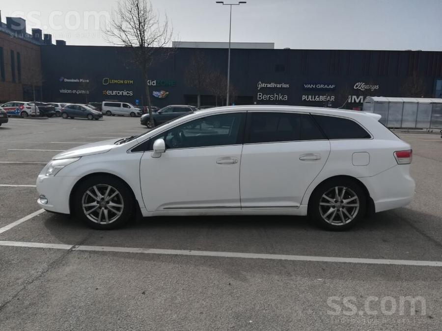 Balts Toyota Avensis 2011 Rīga, ar dzinēja tilpumu 2.00 L un nobraukumu 320 tūkst. km par 4900 €, foto 3 vietnē AUTOMOTO.COM.LV