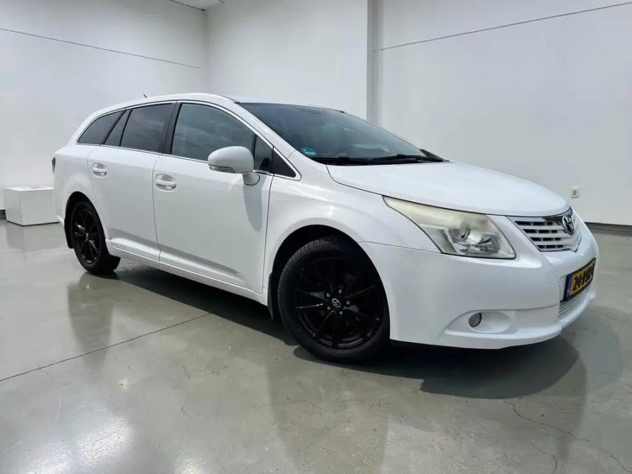 Белый Тойота Авенсис 2011 в Юрмала, объемом двигателя 1.80 л и пробегом 250 тыс. км за 6850 €, фото 1 на AUTOMOTO.COM.LV