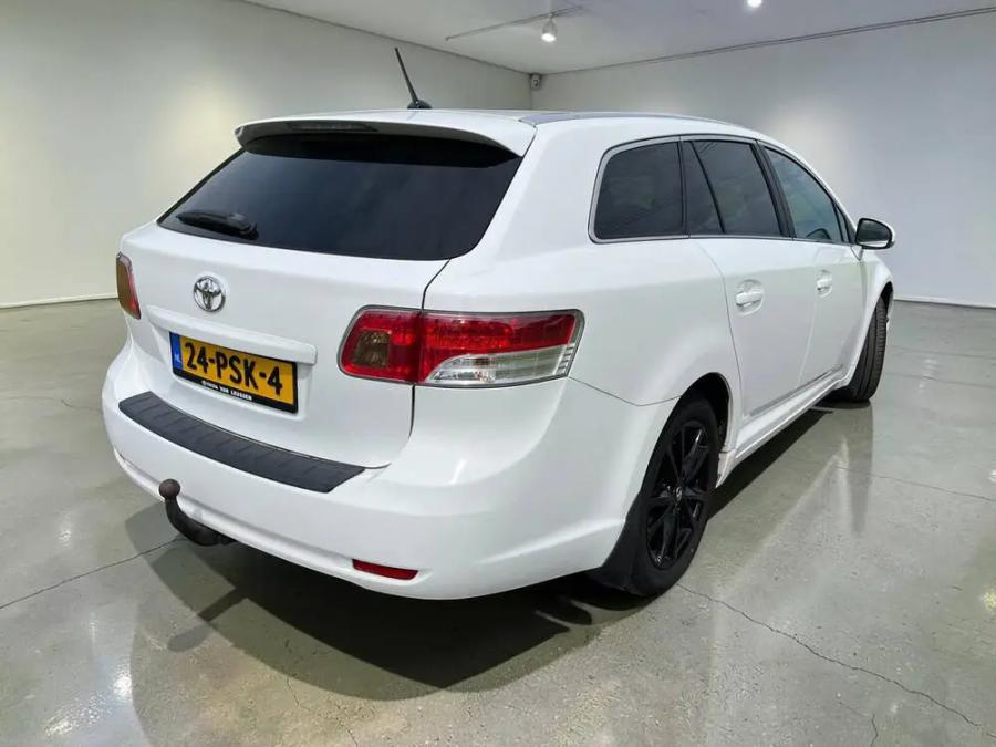 Белый Тойота Авенсис 2011 в Юрмала, объемом двигателя 1.80 л и пробегом 250 тыс. км за 6850 €, фото 6 на AUTOMOTO.COM.LV