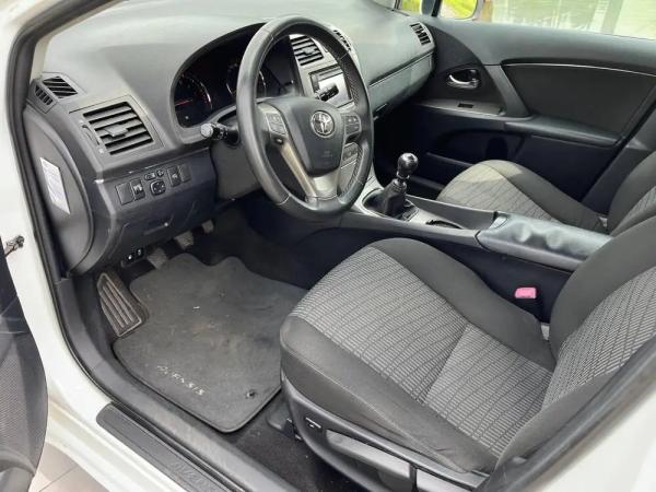 Balts Toyota Avensis 2011 Jūrmala, ar dzinēja tilpumu 1.80 L un nobraukumu 250 tūkst. km par 6850 €, foto 7 vietnē AUTOMOTO.COM.LV
