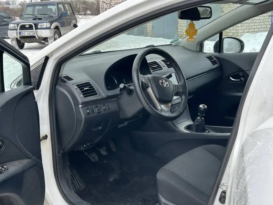 Balts Toyota Avensis 2011 Grobiņa, ar dzinēja tilpumu 2.00 L un nobraukumu 367 tūkst. km par 4300 €, foto 7 vietnē AUTOMOTO.COM.LV