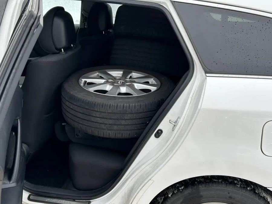 Balts Toyota Avensis 2011 Grobiņa, ar dzinēja tilpumu 2.00 L un nobraukumu 367 tūkst. km par 4300 €, foto 9 vietnē AUTOMOTO.COM.LV