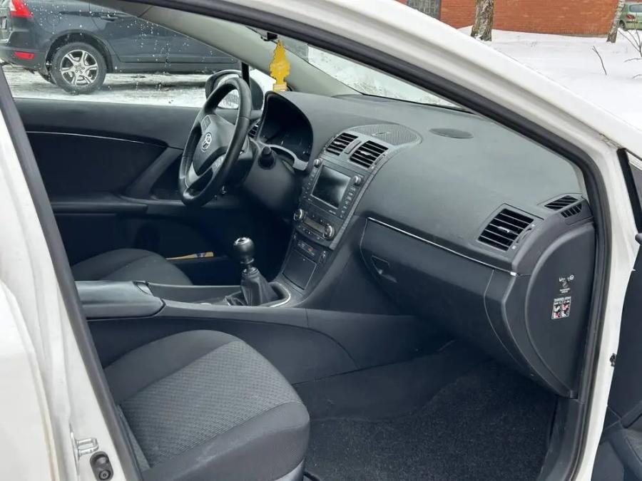 Balts Toyota Avensis 2011 Grobiņa, ar dzinēja tilpumu 2.00 L un nobraukumu 367 tūkst. km par 4300 €, foto 10 vietnē AUTOMOTO.COM.LV