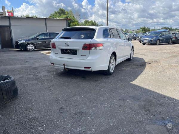 Balts Toyota Avensis 2011 Utena, ar dzinēja tilpumu 2.00 L un nobraukumu 309 tūkst. km par 2950 €, foto 5 vietnē AUTOMOTO.COM.LV