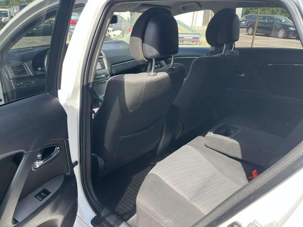 Balts Toyota Avensis 2011 Utena, ar dzinēja tilpumu 2.00 L un nobraukumu 309 tūkst. km par 2950 €, foto 9 vietnē AUTOMOTO.COM.LV