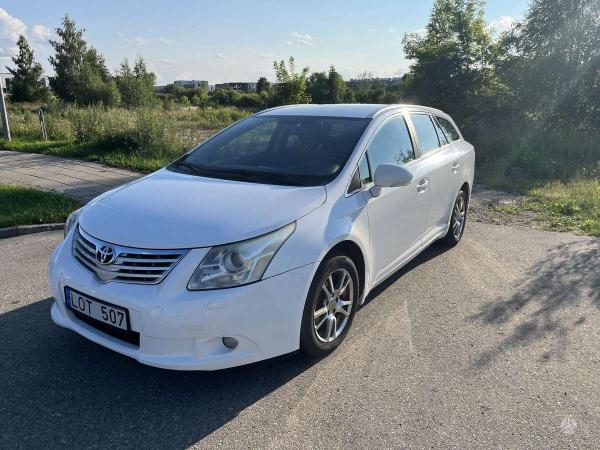 Balts Toyota Avensis 2011 Viļņa, ar dzinēja tilpumu 2.00 L un nobraukumu 329 tūkst. km par 2800 €, foto 2 vietnē AUTOMOTO.COM.LV