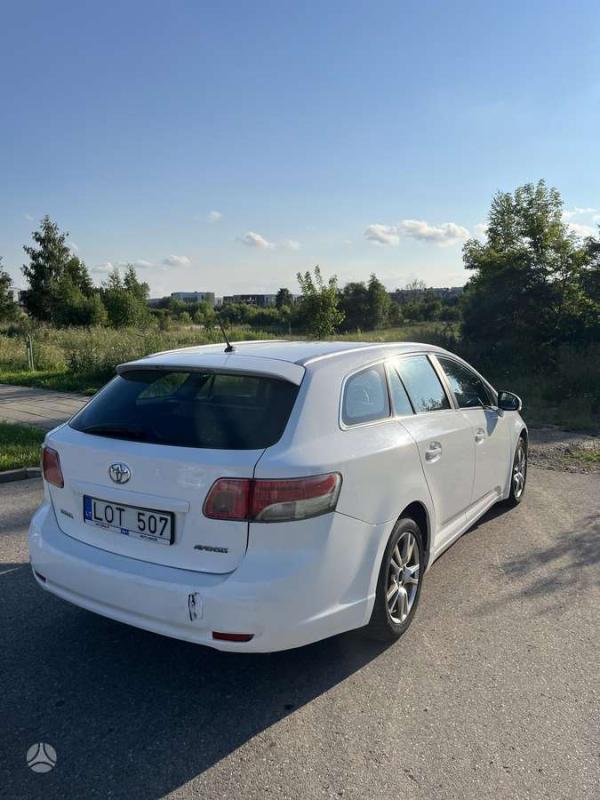 Balts Toyota Avensis 2011 Viļņa, ar dzinēja tilpumu 2.00 L un nobraukumu 329 tūkst. km par 2800 €, foto 9 vietnē AUTOMOTO.COM.LV