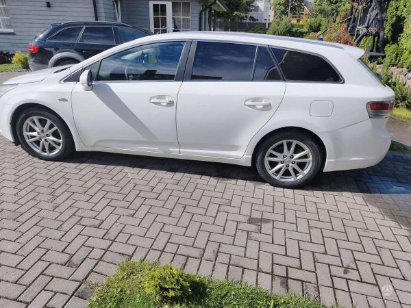 Balts Toyota Avensis 2011 Kupiškis, ar dzinēja tilpumu 2.23 L un nobraukumu 277 tūkst. km par 3300 €, foto 6 vietnē AUTOMOTO.COM.LV