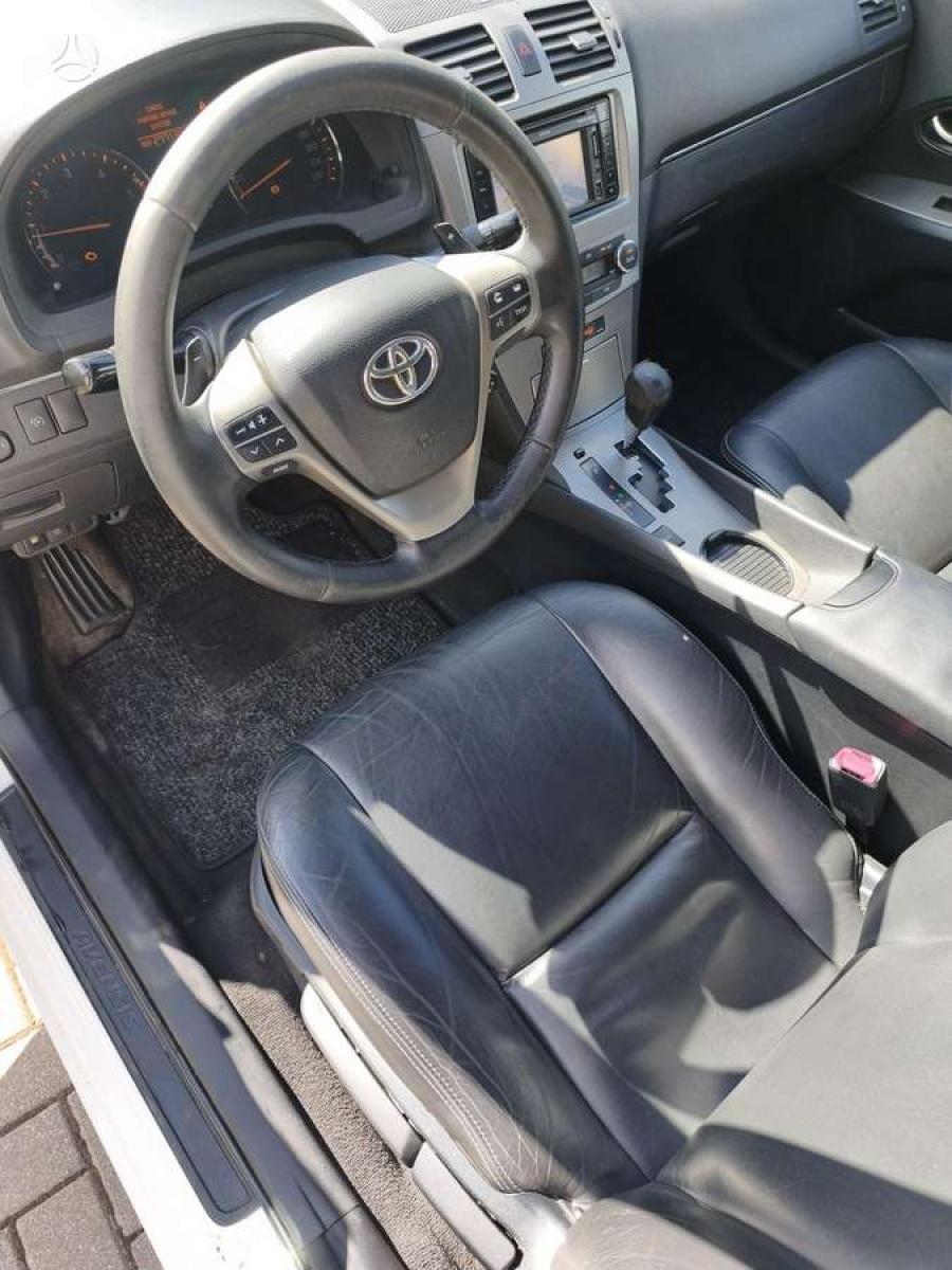 Balts Toyota Avensis 2011 Kupiškis, ar dzinēja tilpumu 2.23 L un nobraukumu 277 tūkst. km par 3300 €, foto 8 vietnē AUTOMOTO.COM.LV
