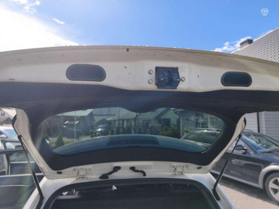 Balts Toyota Avensis 2011 Kupiškis, ar dzinēja tilpumu 2.23 L un nobraukumu 277 tūkst. km par 3300 €, foto 15 vietnē AUTOMOTO.COM.LV