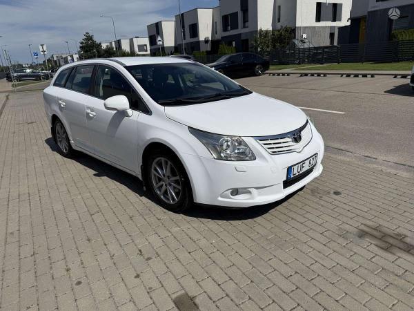 Balts Toyota Avensis 2011 Viļņa, ar dzinēja tilpumu 2.00 L un nobraukumu 300 tūkst. km par 1800 €, foto 1 vietnē AUTOMOTO.COM.LV