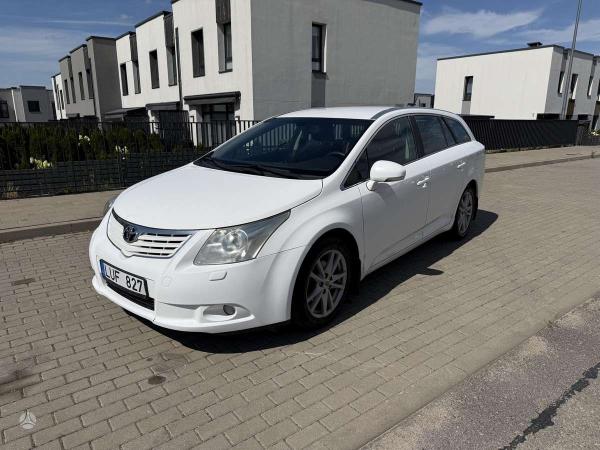 Balts Toyota Avensis 2011 Viļņa, ar dzinēja tilpumu 2.00 L un nobraukumu 300 tūkst. km par 1800 €, foto 2 vietnē AUTOMOTO.COM.LV