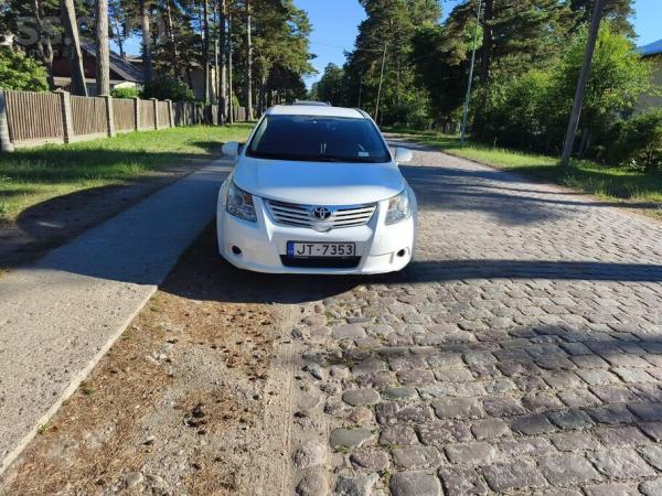 White Toyota Avensis 2011 in Liepaja, with an engine capacity of 2.00 L and mileage of 157 thousand km for 4000 €, photo 2 on AUTOMOTO.COM.LV