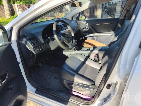 White Toyota Avensis 2011 in Liepaja, with an engine capacity of 2.00 L and mileage of 157 thousand km for 4000 €, photo 4 on AUTOMOTO.COM.LV