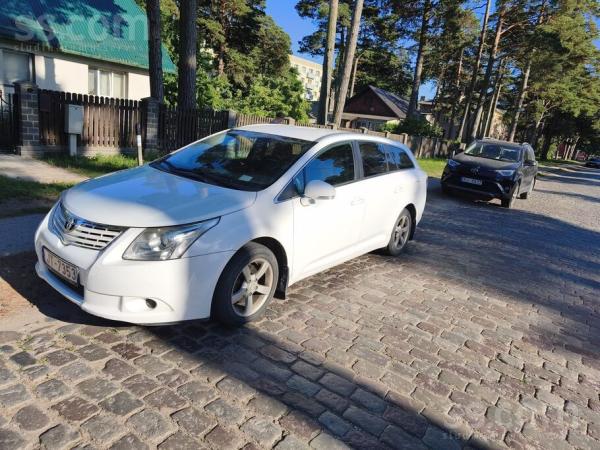 White Toyota Avensis 2011 in Liepaja, with an engine capacity of 2.00 L and mileage of 157 thousand km for 4000 €, photo 5 on AUTOMOTO.COM.LV