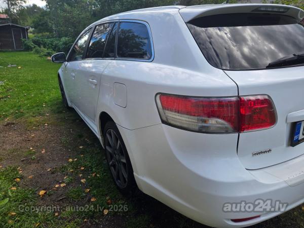 White Toyota Avensis 2011 in Tallinn, with an engine capacity of 2.20 L and mileage of 291 thousand km for 6000 €, photo 8 on AUTOMOTO.COM.LV