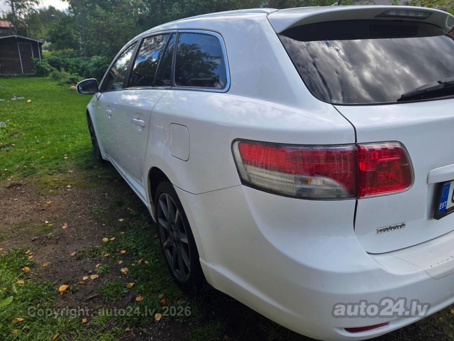 Белый Тойота Авенсис 2011 в Таллин, объемом двигателя 2.20 л и пробегом 291 тыс. км за 6000 €, фото 8 на AUTOMOTO.COM.LV