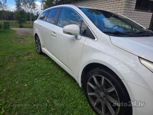 Белый Тойота Авенсис 2011 в Таллин, объемом двигателя 2.20 л и пробегом 291 тыс. км за 6000 €, фото 10 на AUTOMOTO.COM.LV