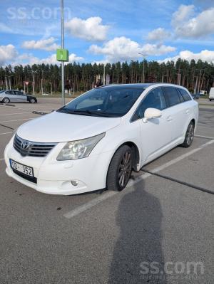 White Toyota Avensis 2011 in Riga, with an engine capacity of 2.20 L and mileage of 358 thousand km for 4300 €, photo  on AUTOMOTO.COM.LV