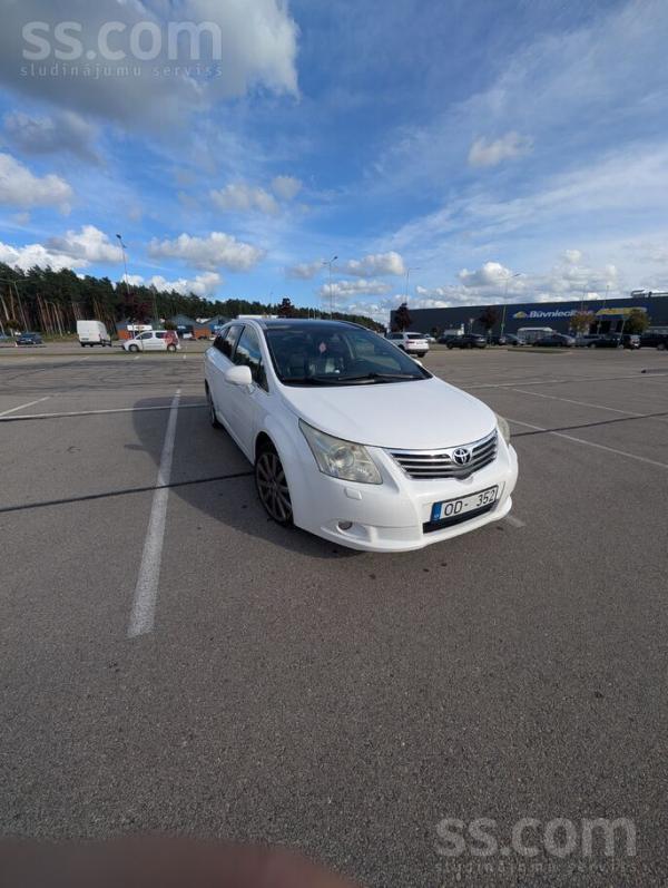Toyota Avensis 2011 in Riga on AUTOMOTO.COM.LV White Toyota Avensis 2011 in Riga, with an engine capacity of 2.20 L and mileage of 358 thousand km for 4300 €, photo 3 on AUTOMOTO.COM.LV