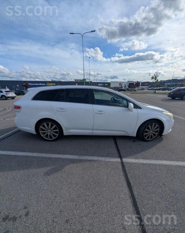 Toyota Avensis 2011 in Riga on AUTOMOTO.COM.LV White Toyota Avensis 2011 in Riga, with an engine capacity of 2.20 L and mileage of 358 thousand km for 4300 €, photo 4 on AUTOMOTO.COM.LV