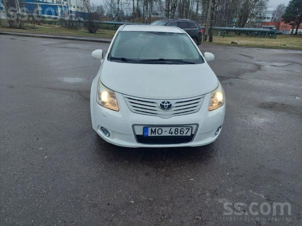 Toyota Avensis 2011 Rīga vietnē Balts Toyota Avensis 2011 Rīga, ar dzinēja tilpumu 2.00 L un nobraukumu 269 tūkst. km par 3300 €, foto 8 vietnē AUTOMOTO.COM.LV