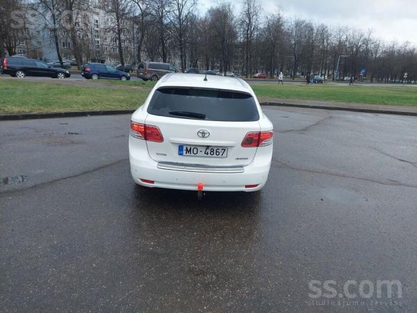 Toyota Avensis 2011 Rīga vietnē Balts Toyota Avensis 2011 Rīga, ar dzinēja tilpumu 2.00 L un nobraukumu 269 tūkst. km par 3300 €, foto 11 vietnē AUTOMOTO.COM.LV