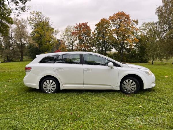 Balts Toyota Avensis 2011 Jelgava, ar dzinēja tilpumu 1.80 L un nobraukumu 277 tūkst. km par 4200 €, foto 3 vietnē AUTOMOTO.COM.LV