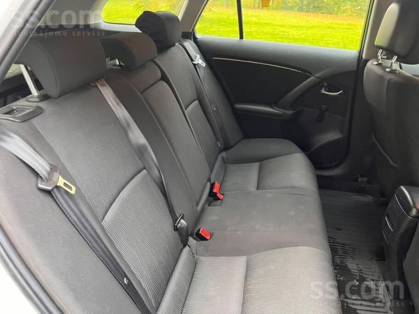 Balts Toyota Avensis 2011 Jelgava, ar dzinēja tilpumu 1.80 L un nobraukumu 277 tūkst. km par 4200 €, foto 10 vietnē AUTOMOTO.COM.LV